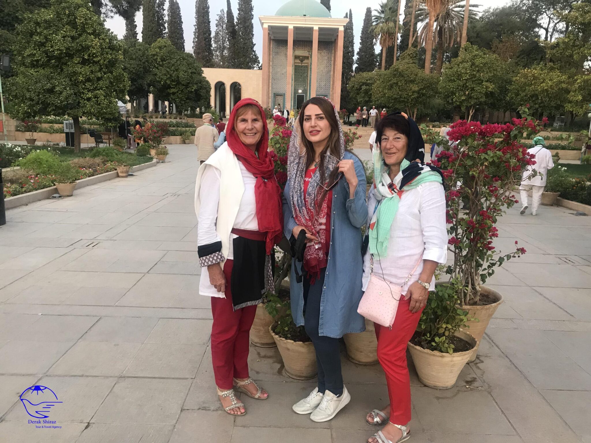 Dress Code in Iran - derak travel agency